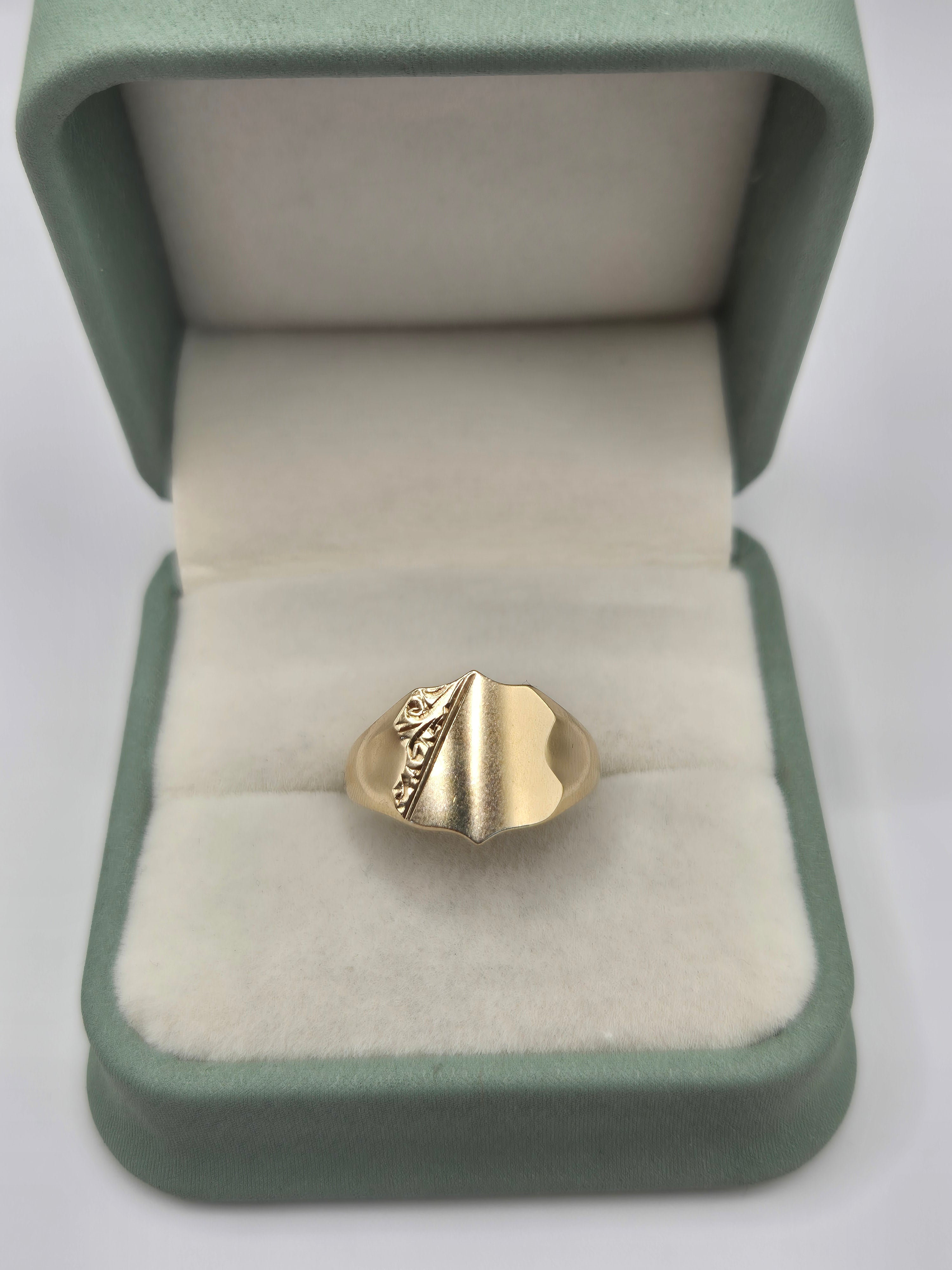 9ct gold shield signet ring – GrangeJewellers